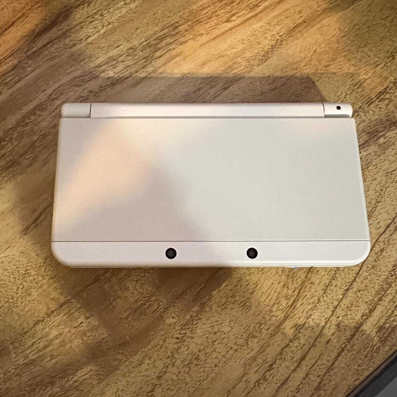 White plates for the New 3DS Plates are white on... - Depop