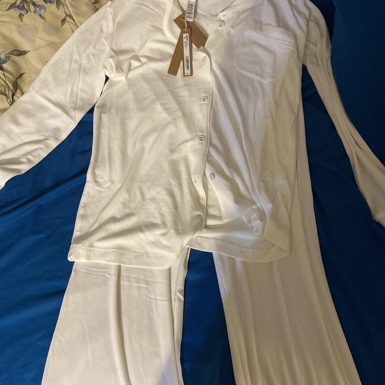Skims Onyx colored pajama set. Never worn!!! | Depop