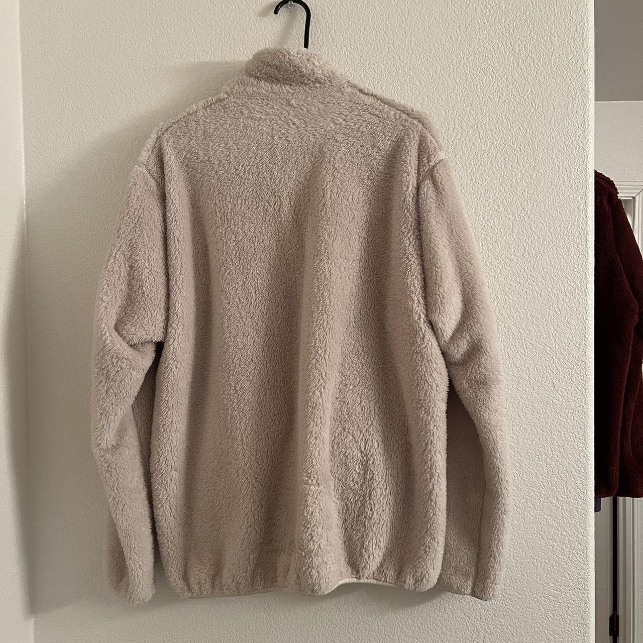 Uniqlo Beige Fleece Jacket Size L Pre-owned... - Depop