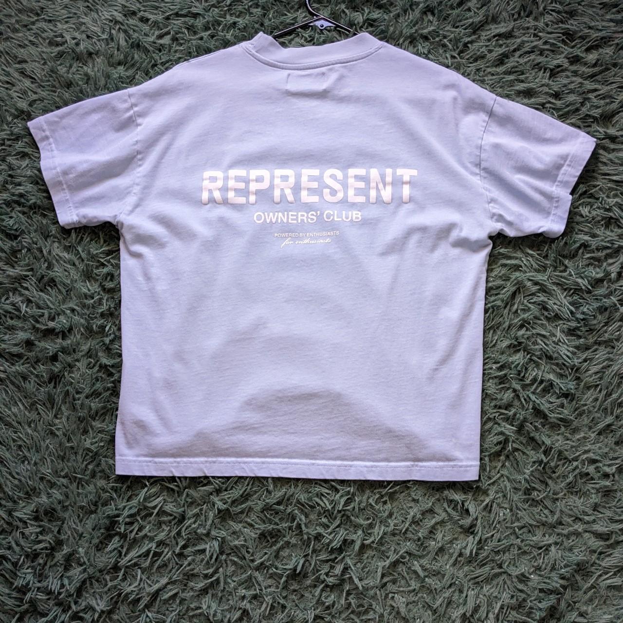 represent tee / it's a medium but it fits small - Depop