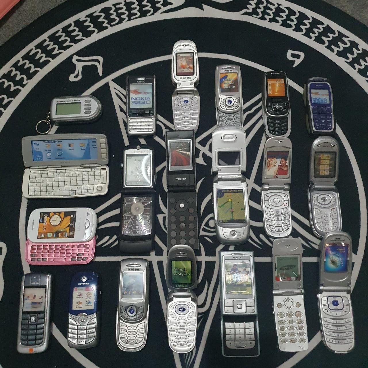 Ex phone shop display dummy phone bundle, these are... - Depop