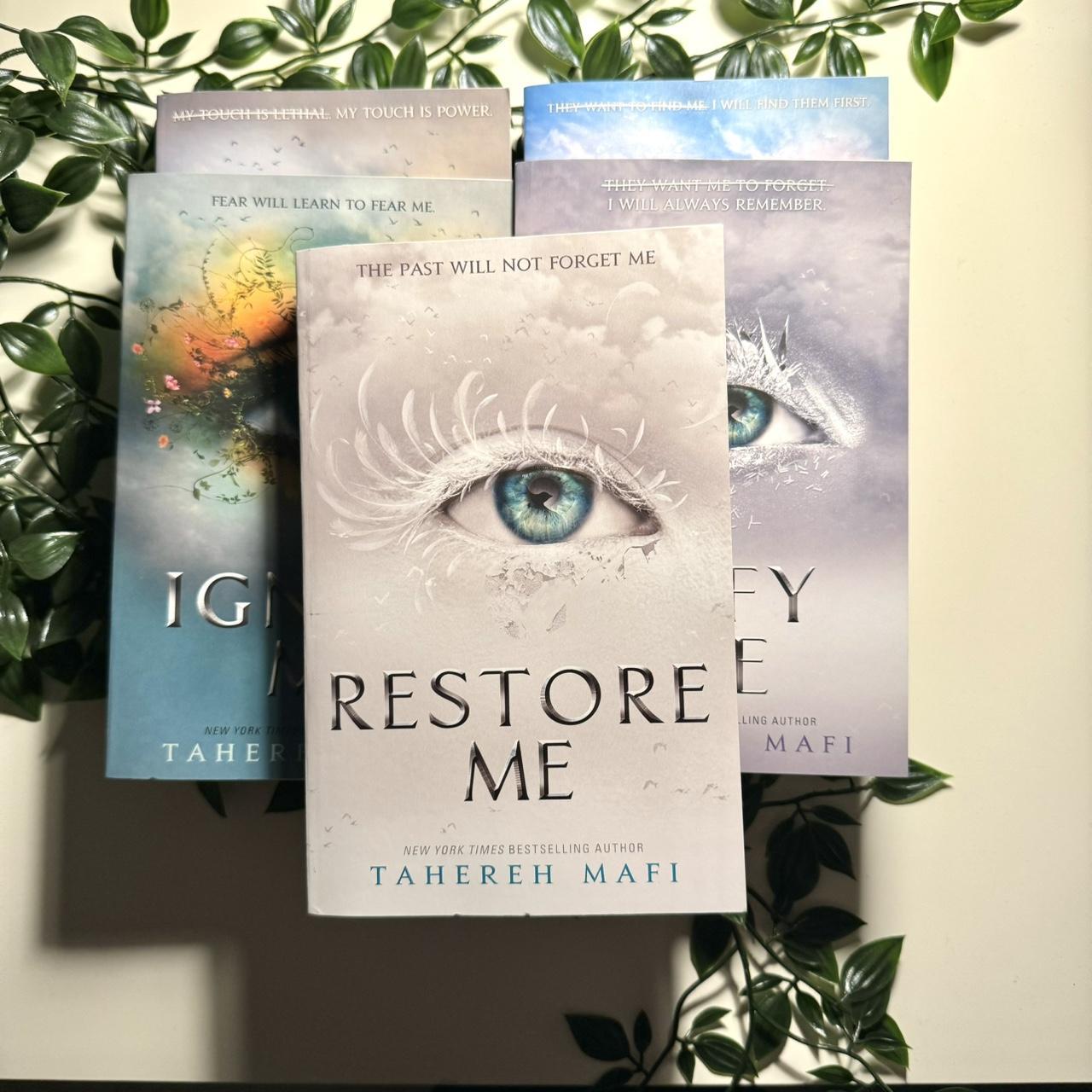 shatter me series 5 book set / great for gifting... - Depop