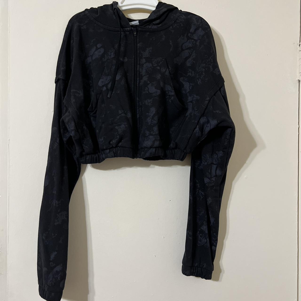 Cropped sweater. Gymshark collab with the KK Twins. - Depop