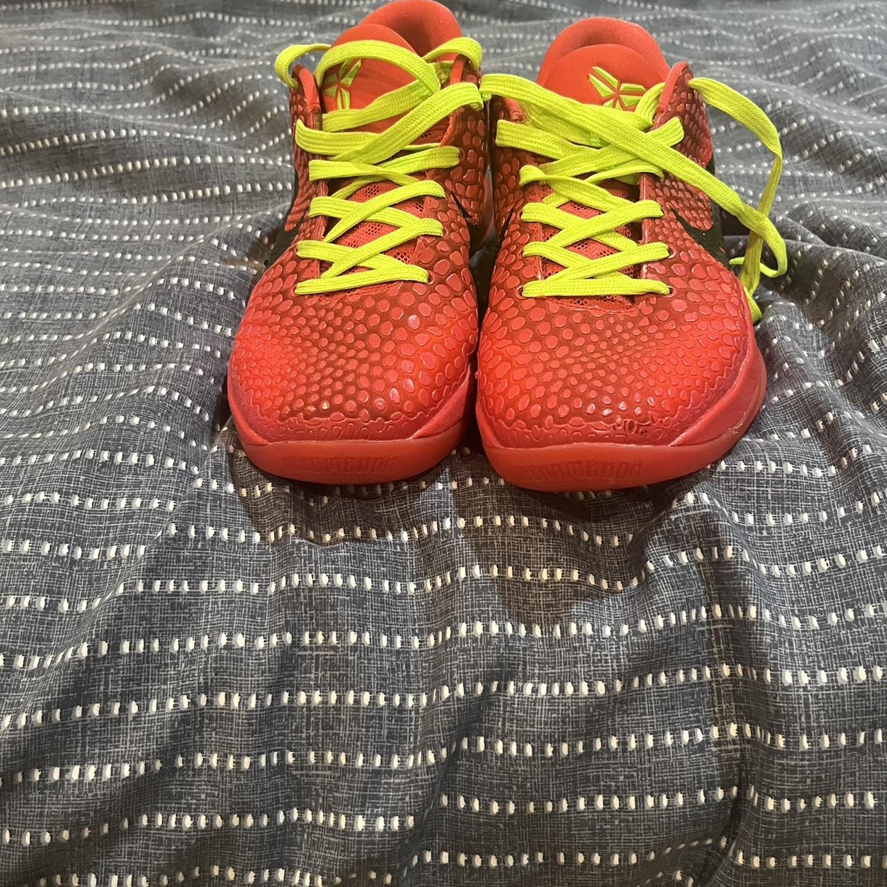 FAKE KOBE REVERSE GRINCHES WORN 3 TIMES - Depop