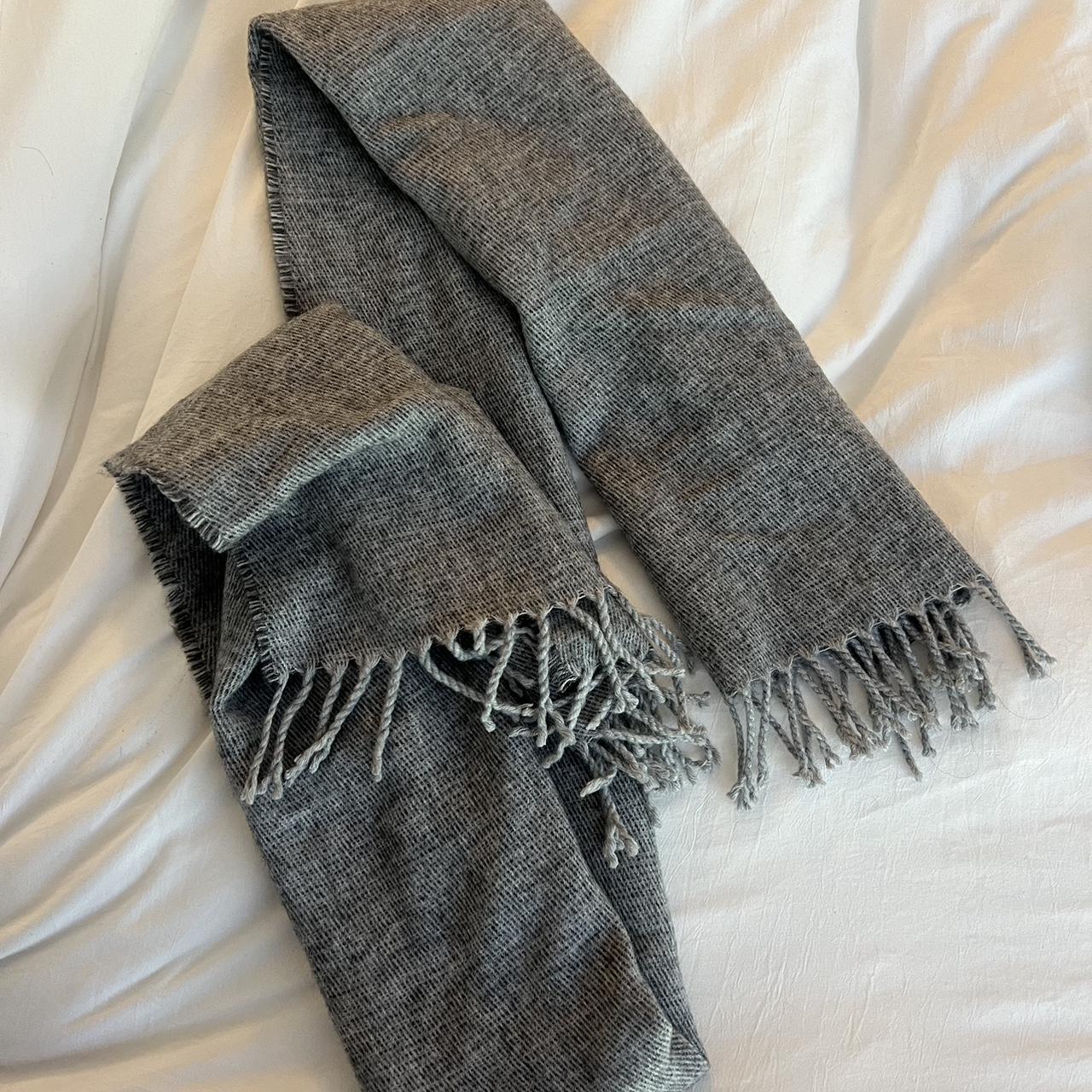 Grey wool scarf with fringe #winteraccessories - Depop