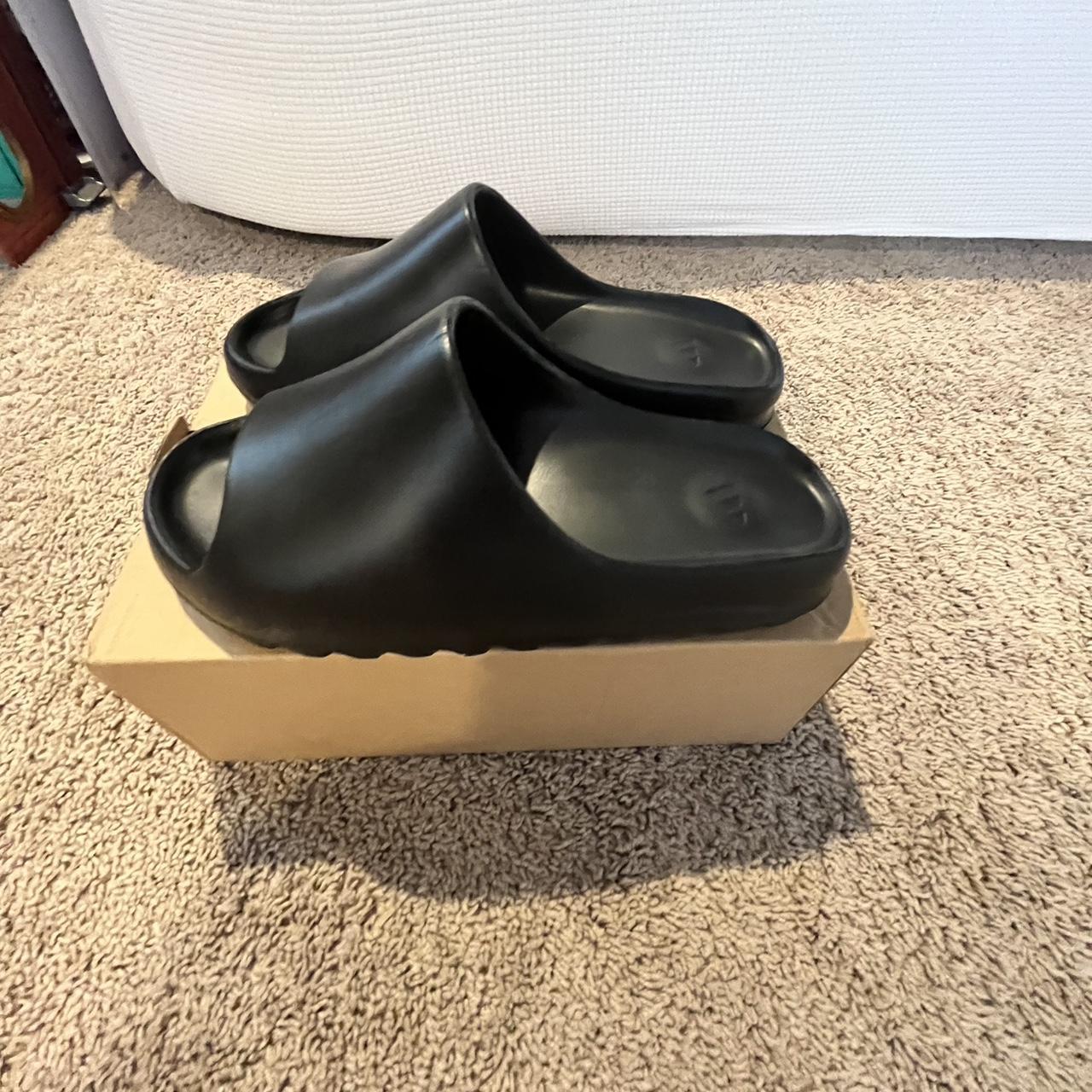 onyx yeezy slides with the box brand new - Depop
