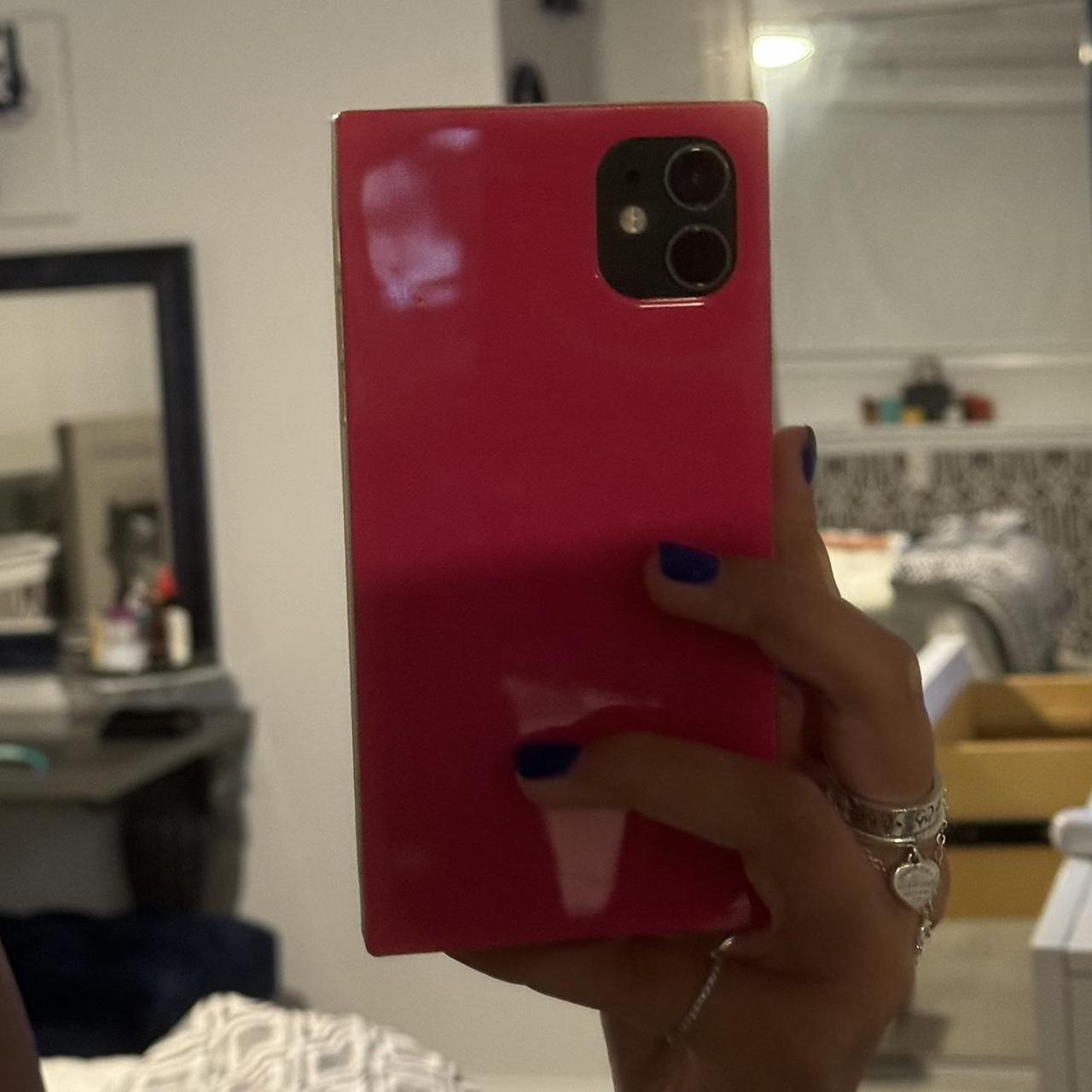 hot pink FLAUNT case bought for $40 scratches on... - Depop
