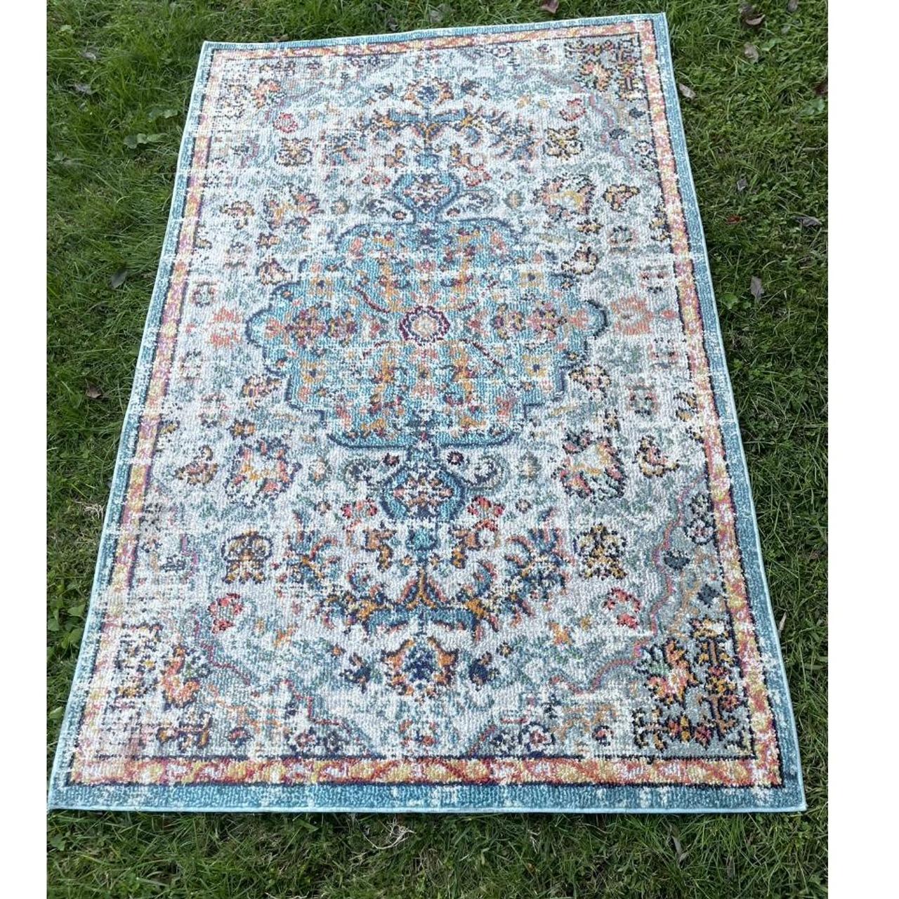 Like New 5x3 area rug 🏷️ #arearug #rug #carpet... | Depop