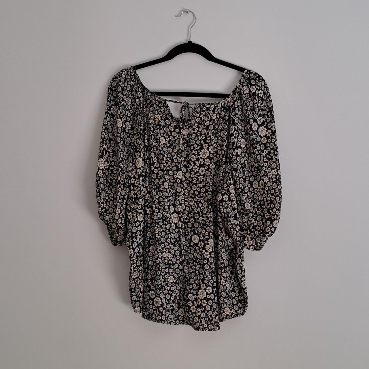 REVIEW Gypsy style top. Tie back. Sleeves are 3/4... - Depop