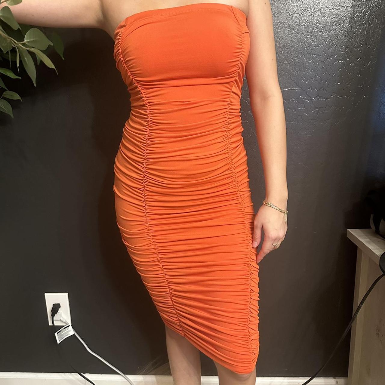 Size S orange tube top dress Model 5’4 129 pounds... - Depop