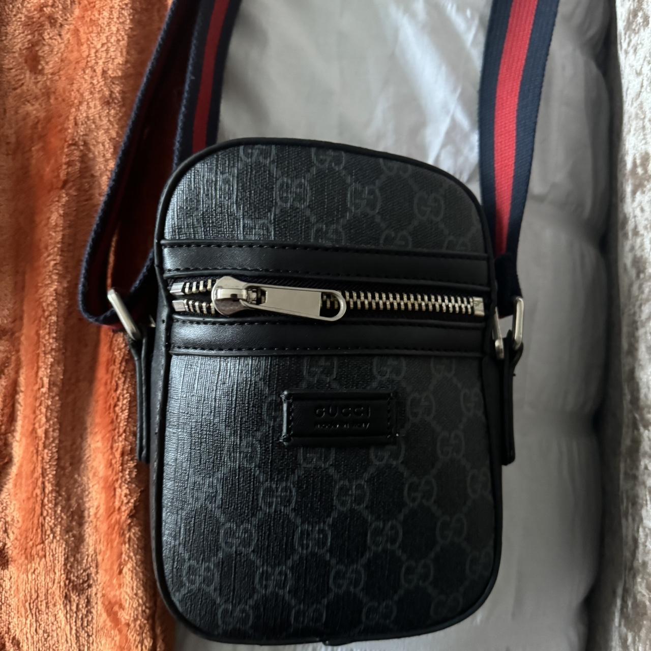 Small Gucci pouch immaculate condition - Depop