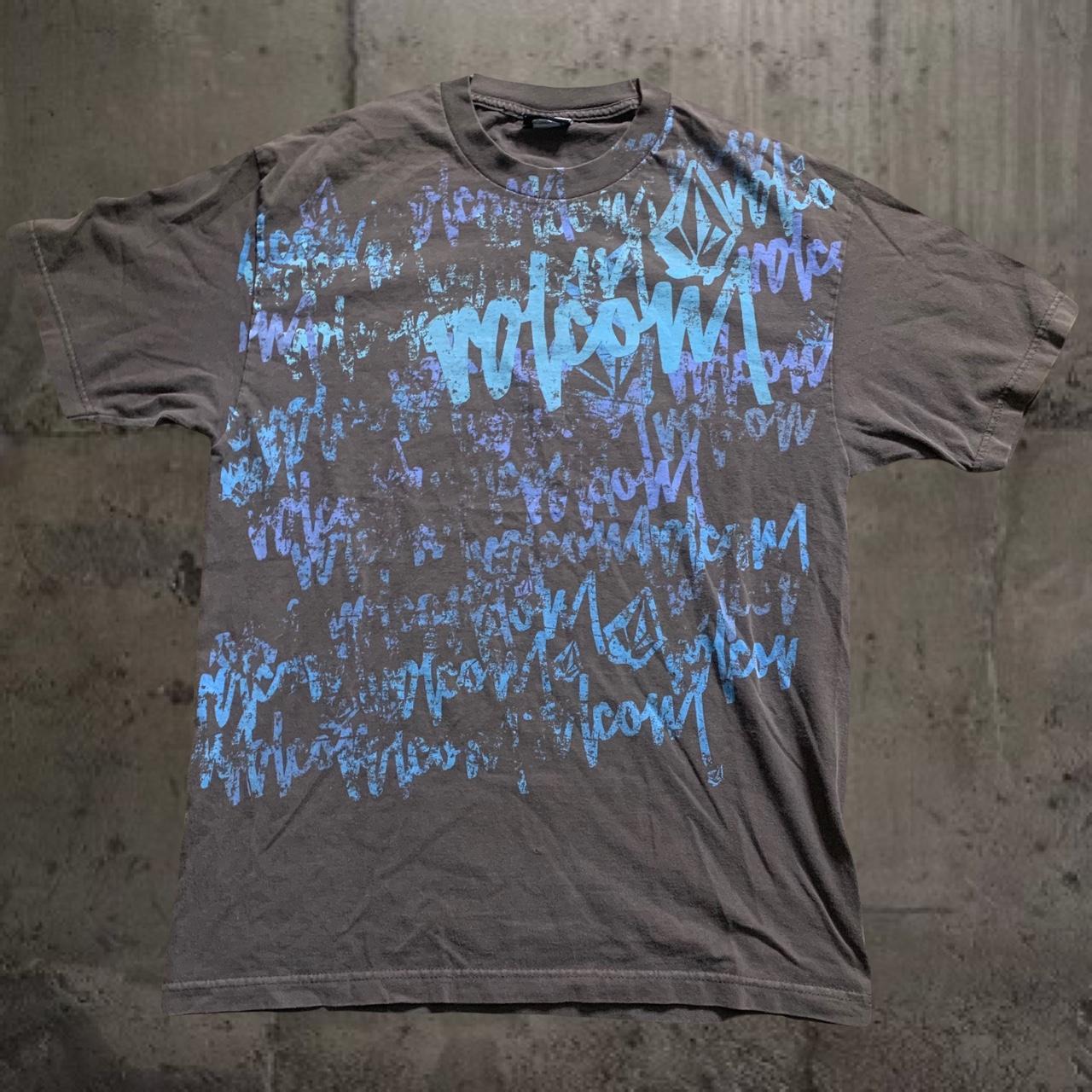 Vtg y2k volcom T shirt, Cool print on the front size... - Depop