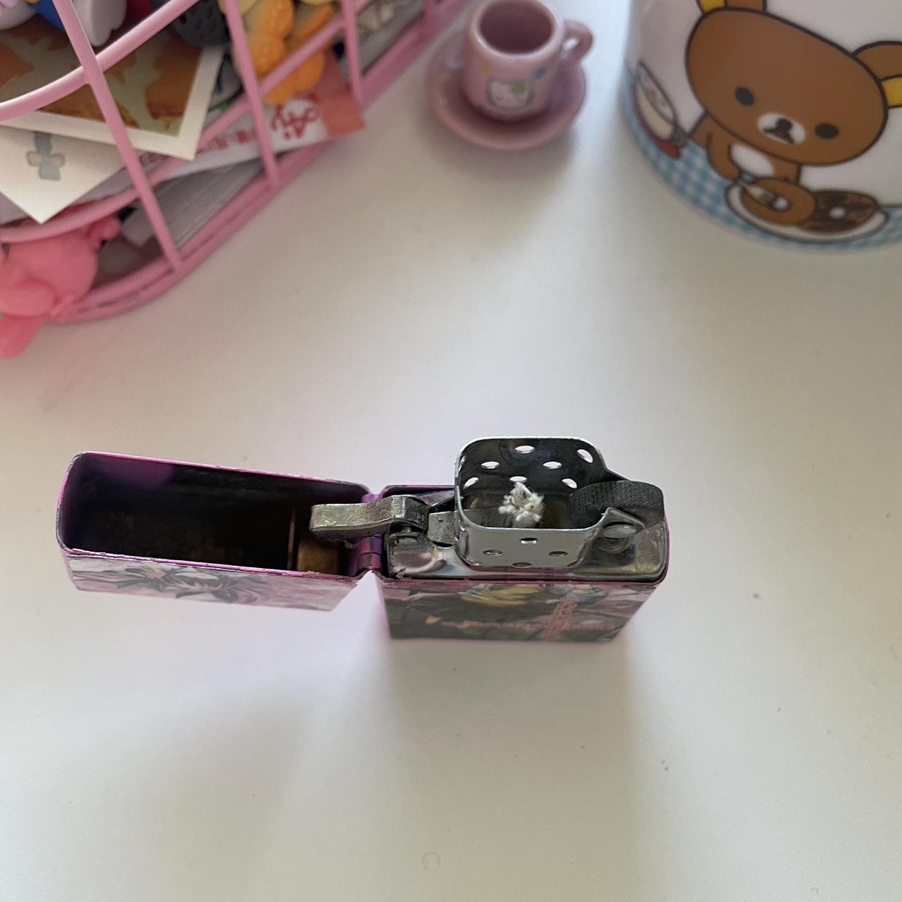 Sakura Miku lighter >.