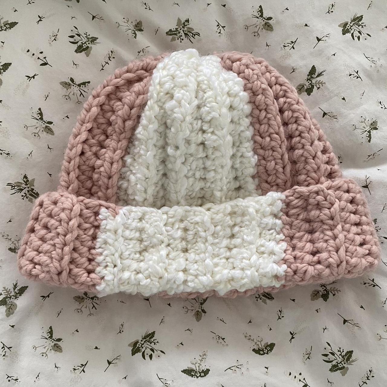 Chunky and simple pink and white beanie... - Depop
