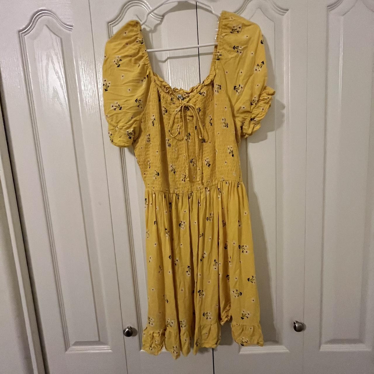 Cute yellow spring dress only worn a few times - Depop