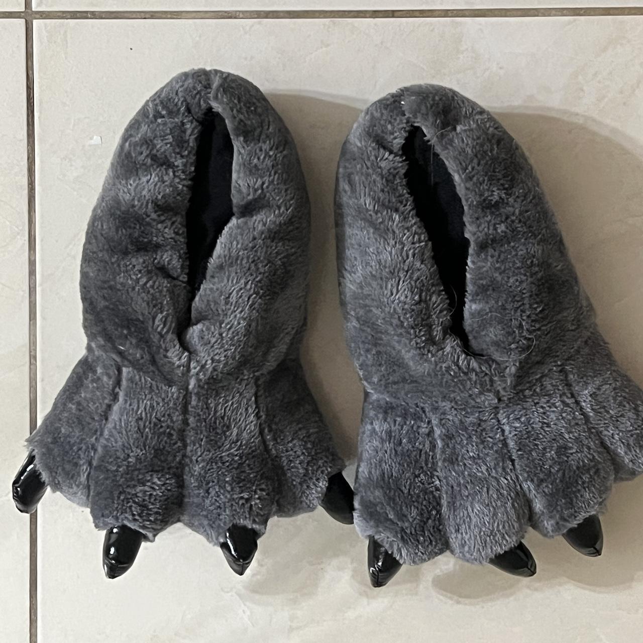 Puffy slippers (size 6 women) - Depop
