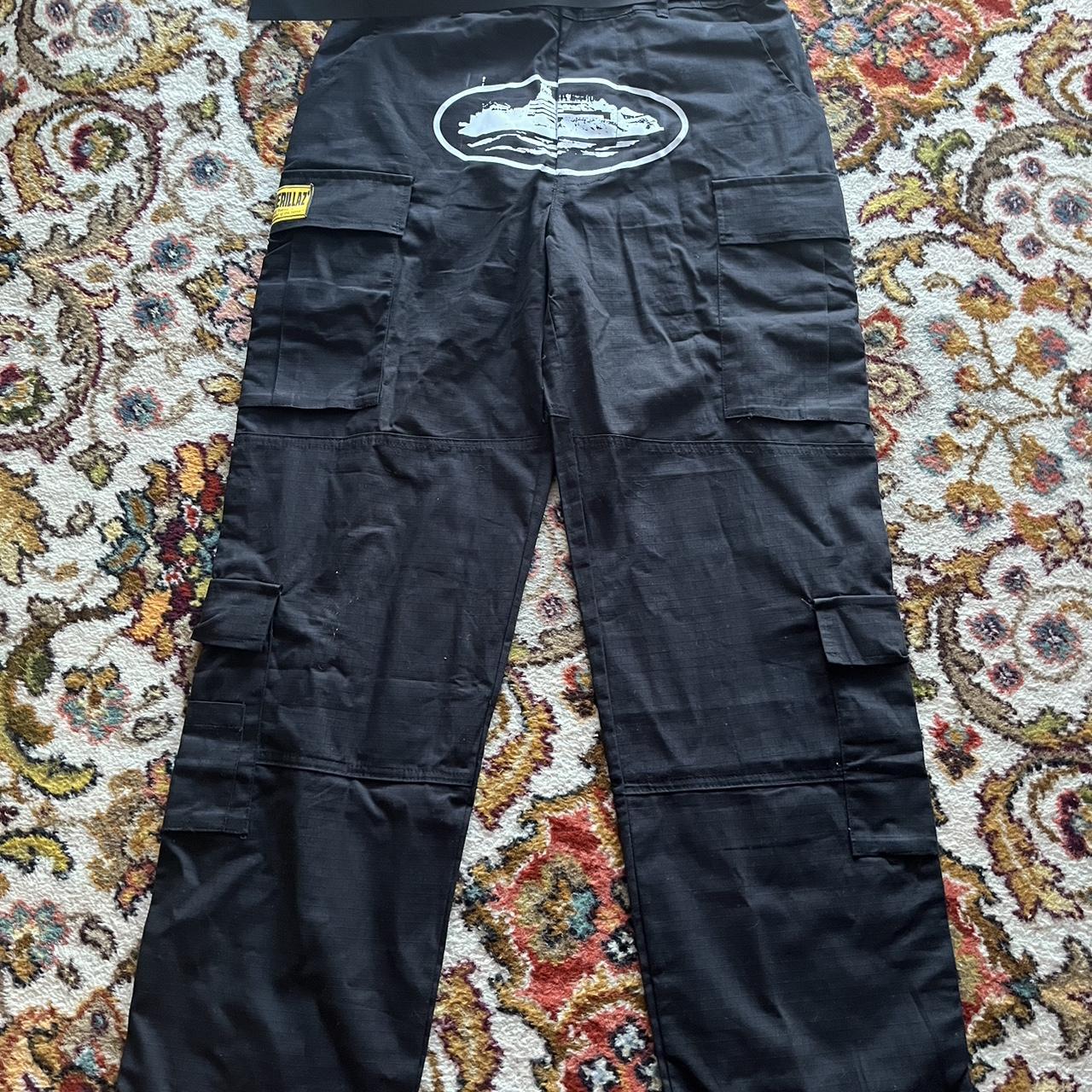 corteiz cargos black - Depop