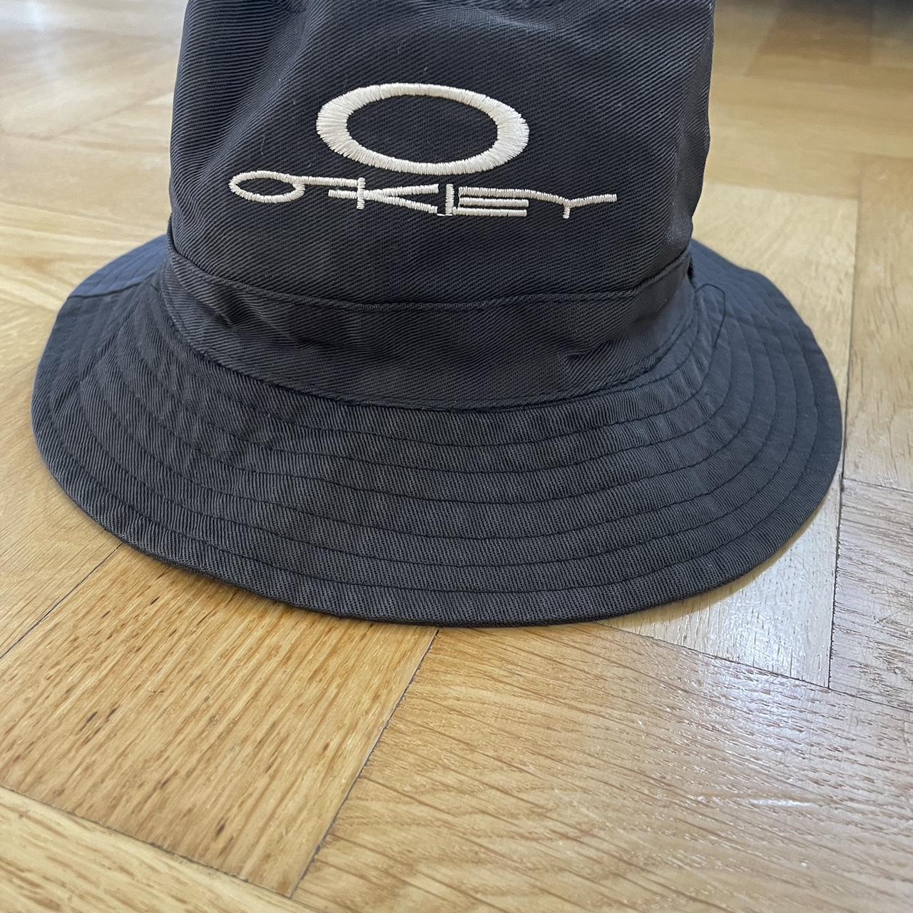 Oakley bucket hat - Depop
