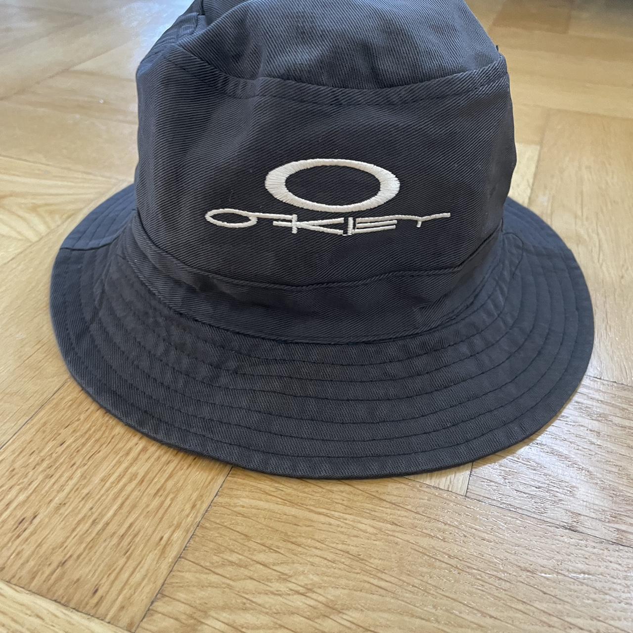 Oakley bucket hat - Depop
