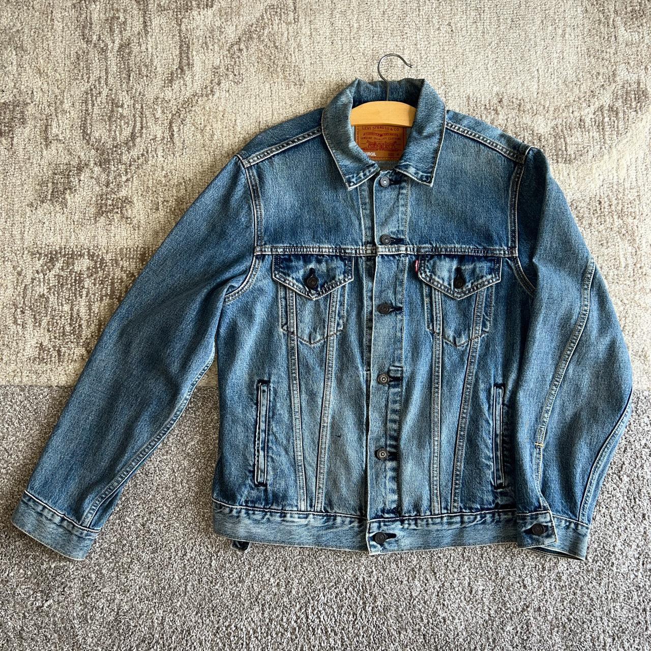 Levis men’s denim trucker jacket Size Medium M Worn... - Depop