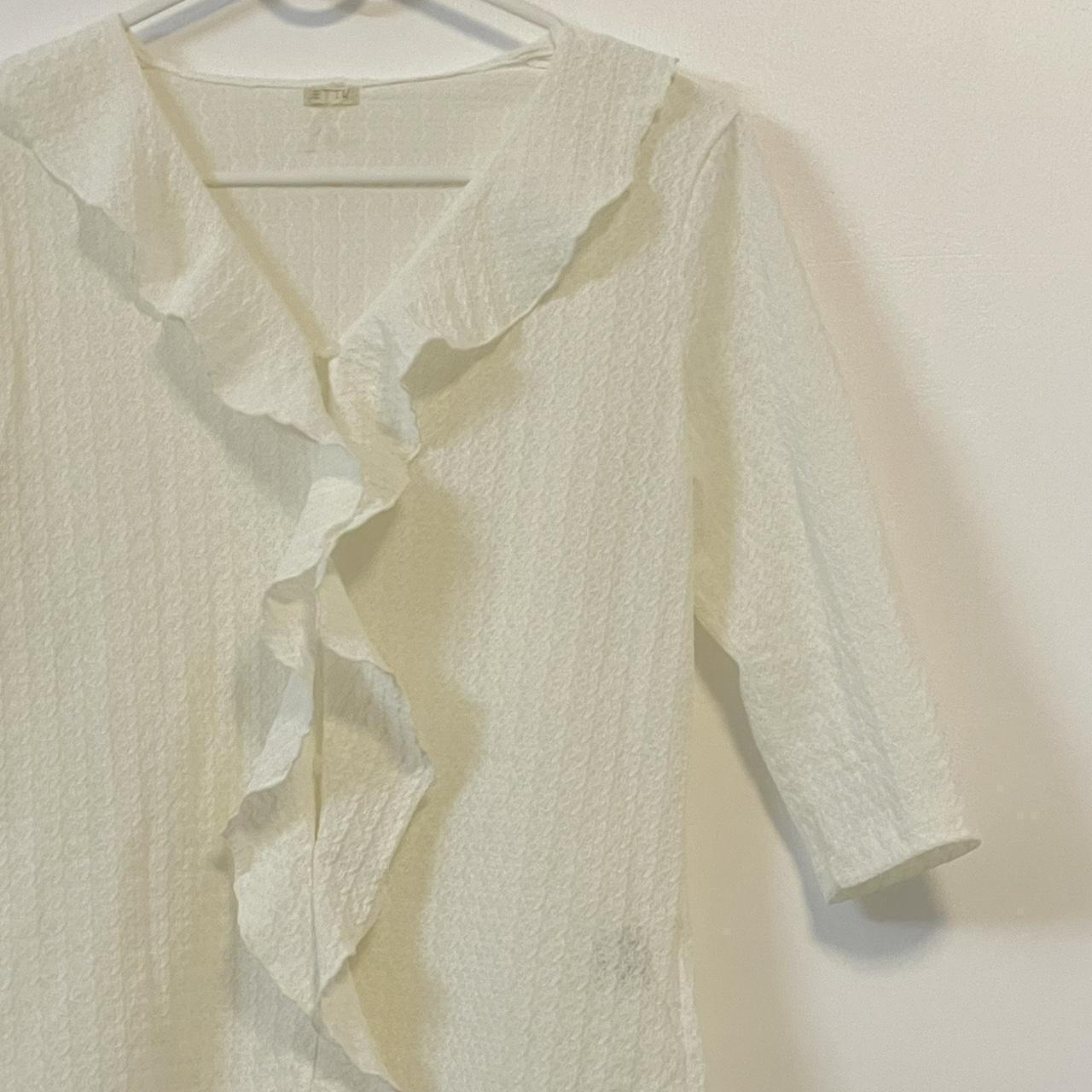 P6 Super cute white ruffled shirt Size M (fit S) - Depop