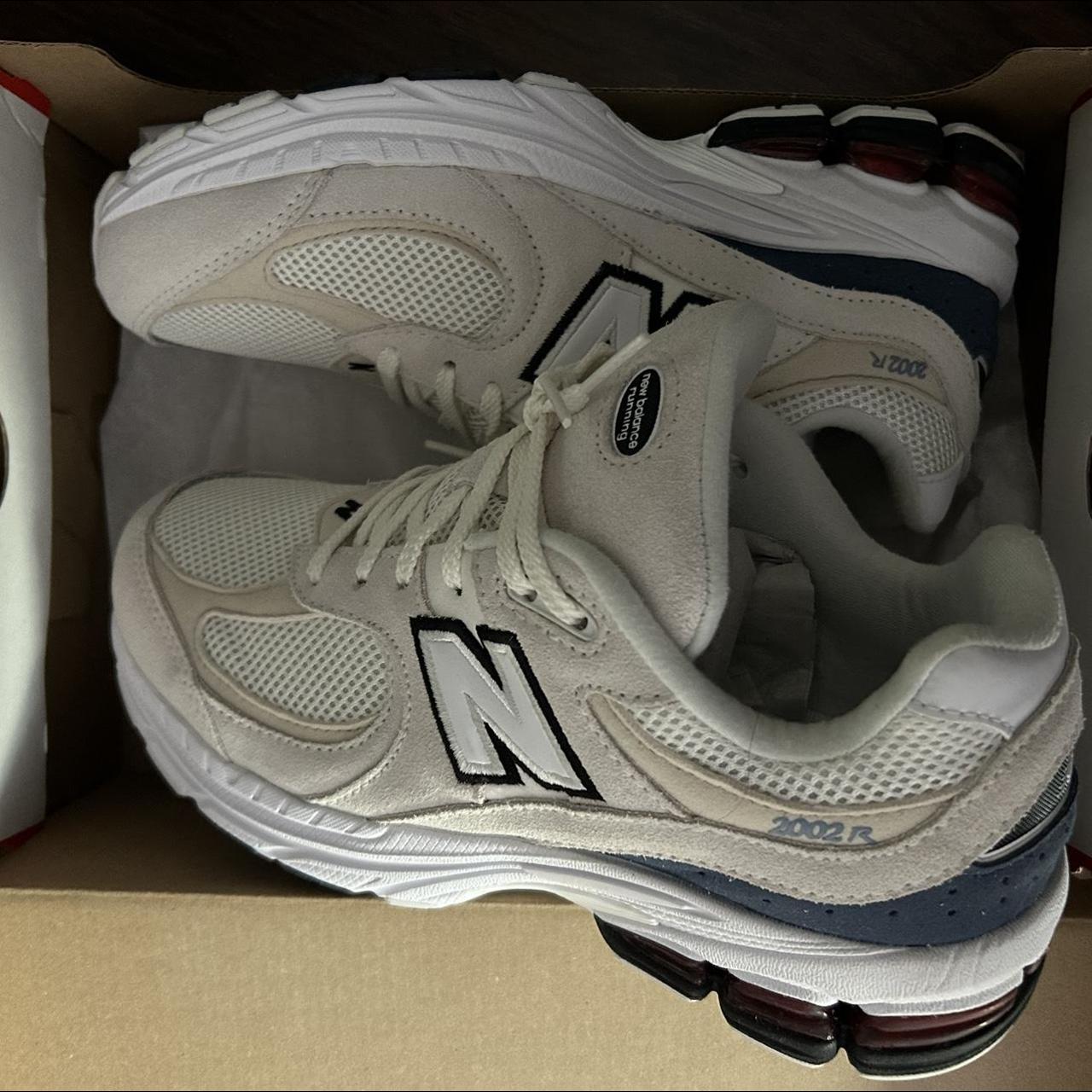 New balance cream 2002 - Depop
