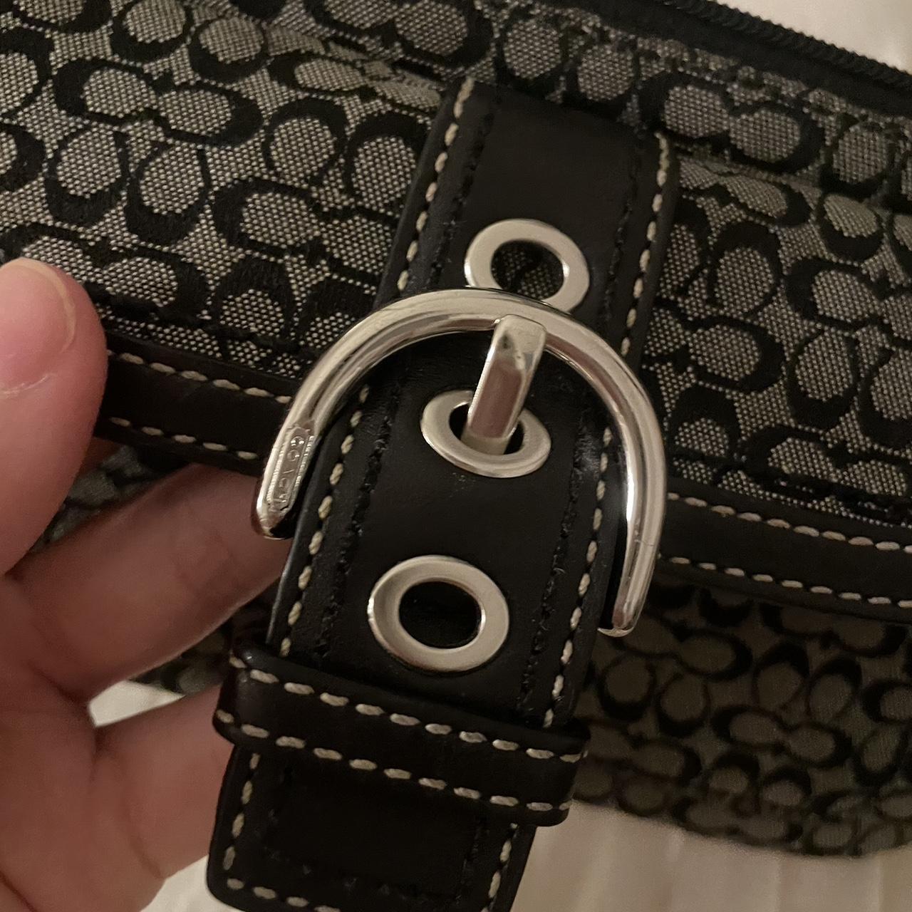 Coach elegant zipper bag - Depop
