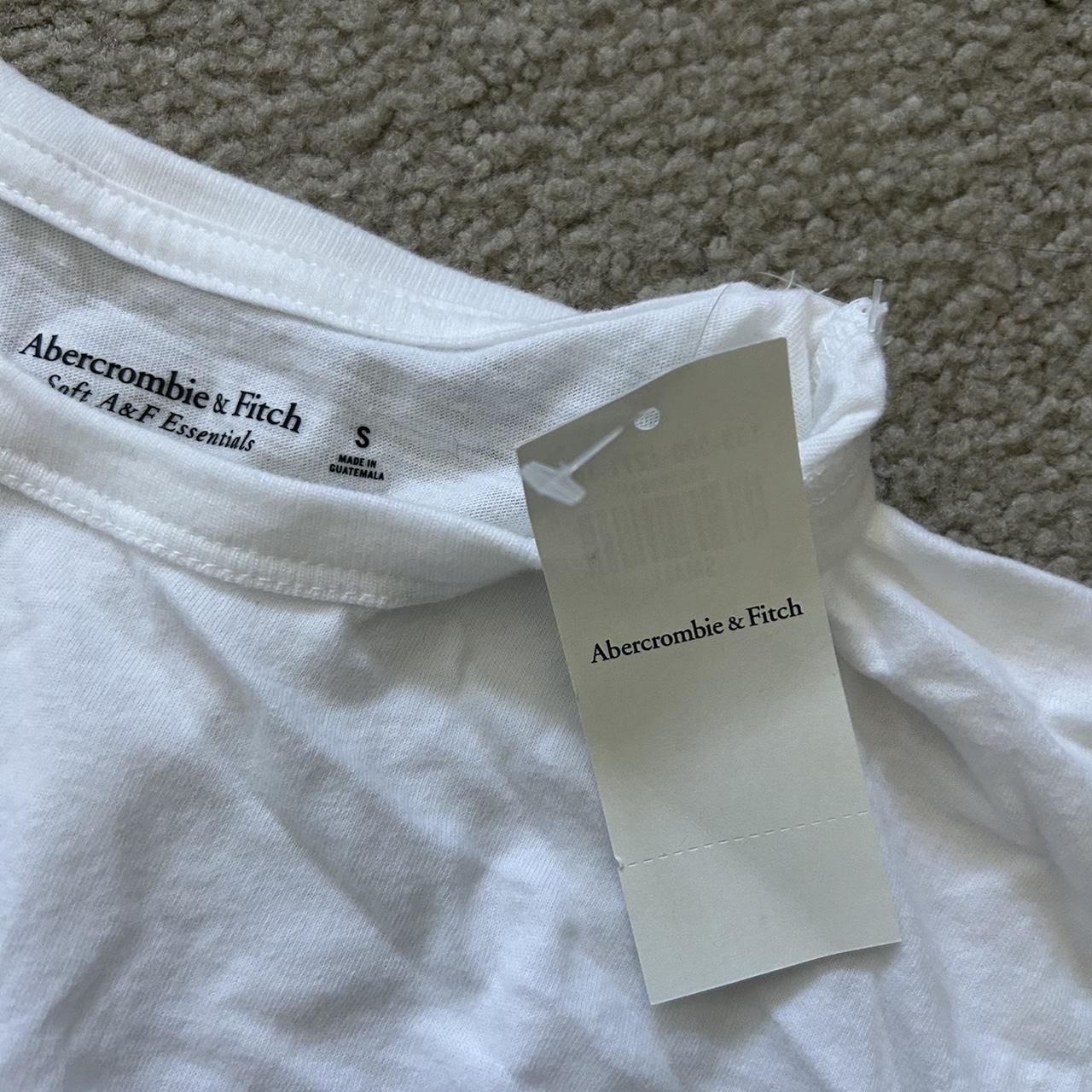 Abercrombie t shirt - Depop