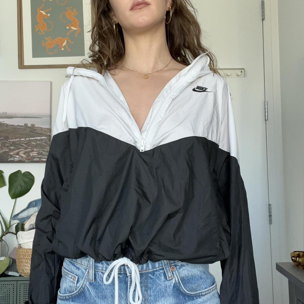 Nike colorblocked windbreaker Tie to cinch at the... - Depop