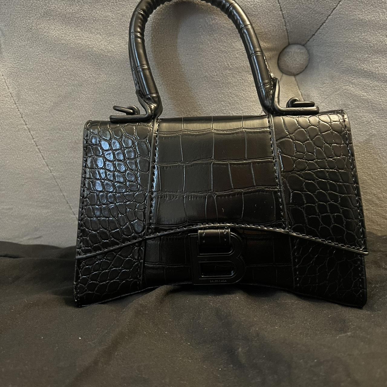 Balenciaga hourglass purse need off my hands asap - Depop
