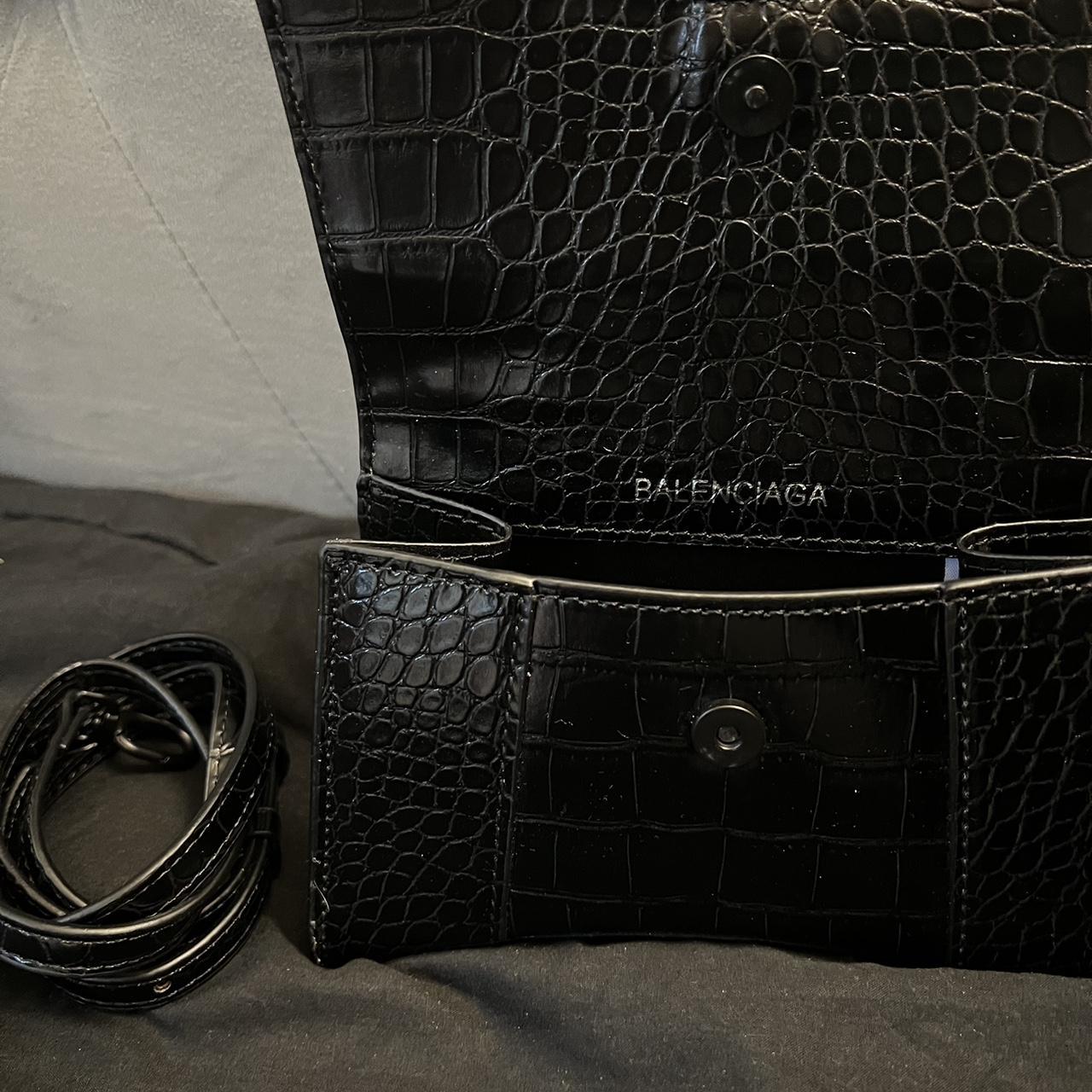 Balenciaga hourglass purse need off my hands asap - Depop