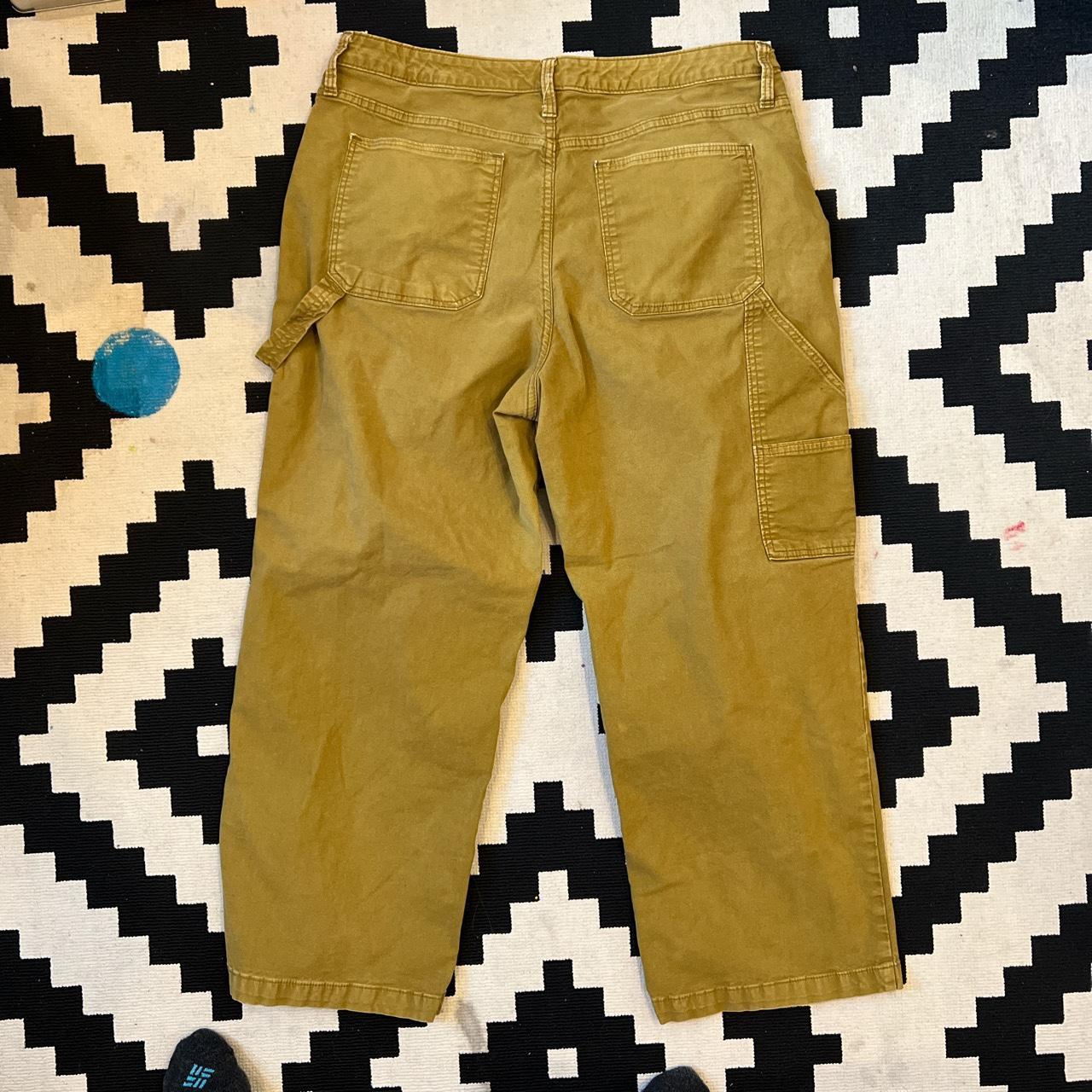 Universal Threads Cargo Pants Size: 16/33R Highest... - Depop