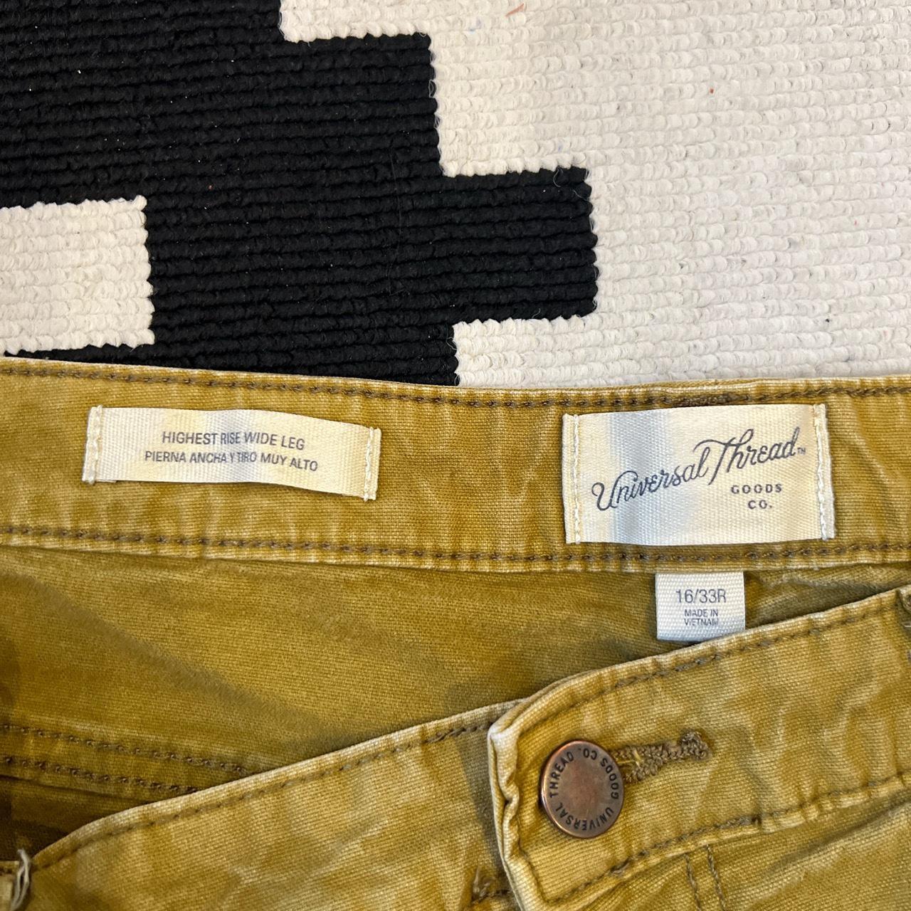 Universal Threads Cargo Pants Size: 16/33R Highest... - Depop