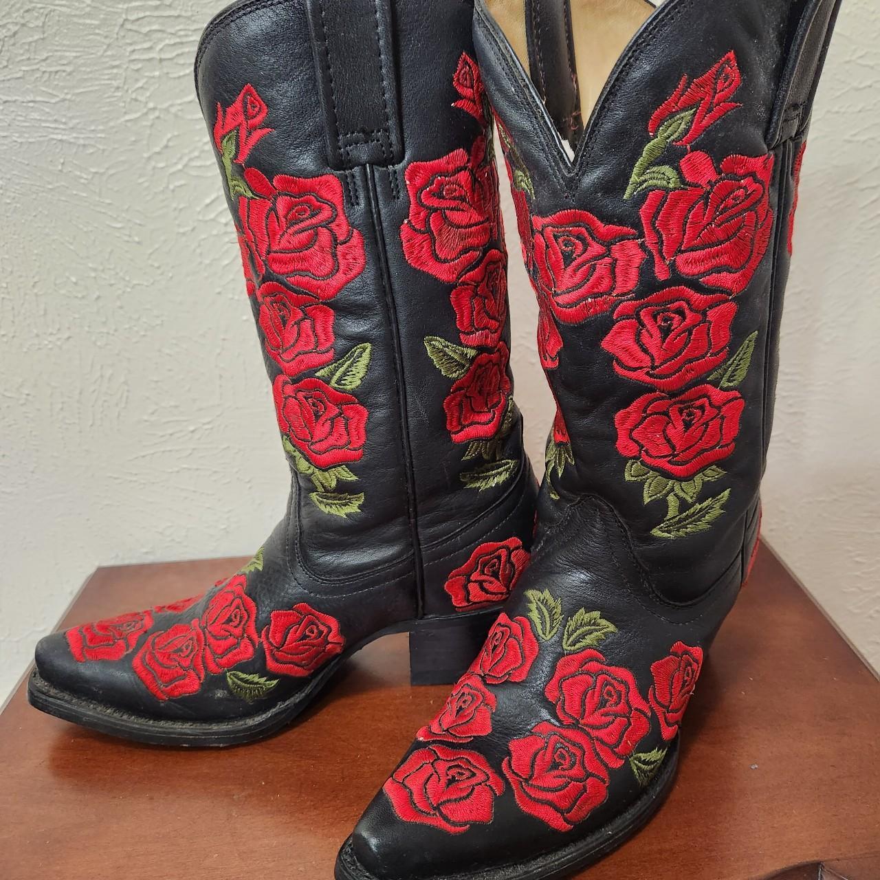 Coral Black with Red Roses Cowboy boots size 6.5 - Depop