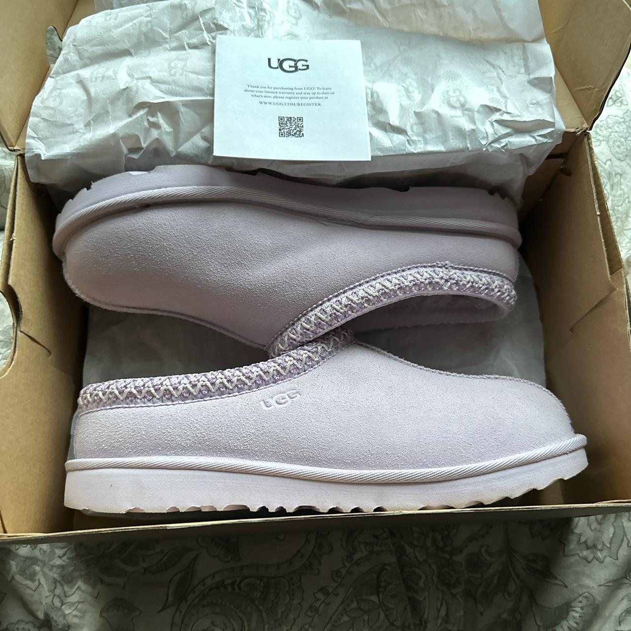 lavender ugg tasmans size : 6 Y can fit women’s 8... - Depop