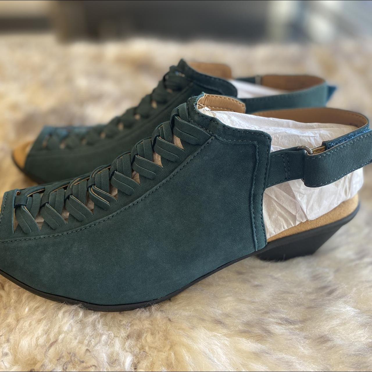 New Comfortiva Finella Heels Size 8 1/2” - Depop