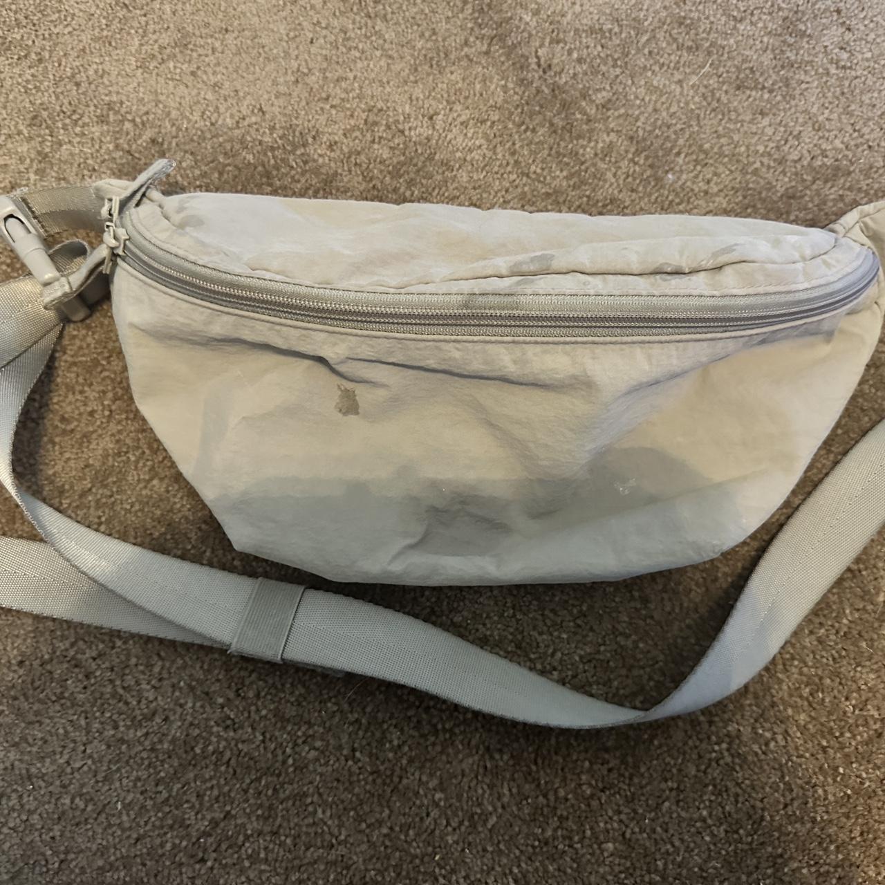 Uniqlo Fanny Pack Beige This Fanny pack has a... - Depop