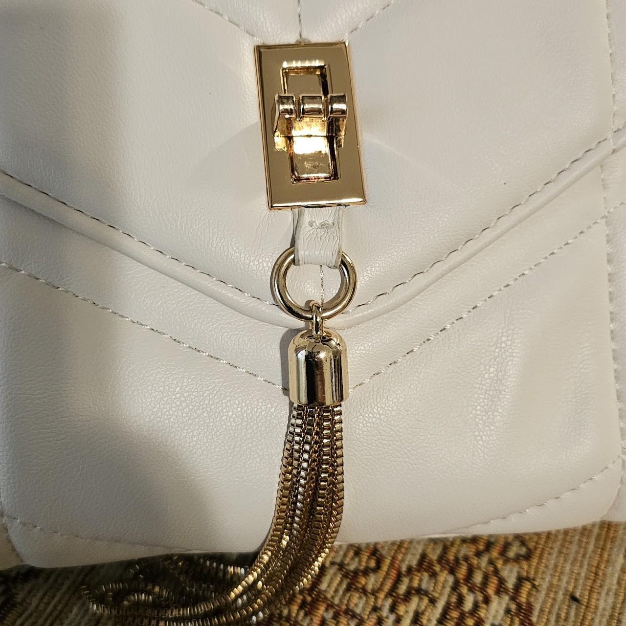 Cute white purse with gold chain. - Depop