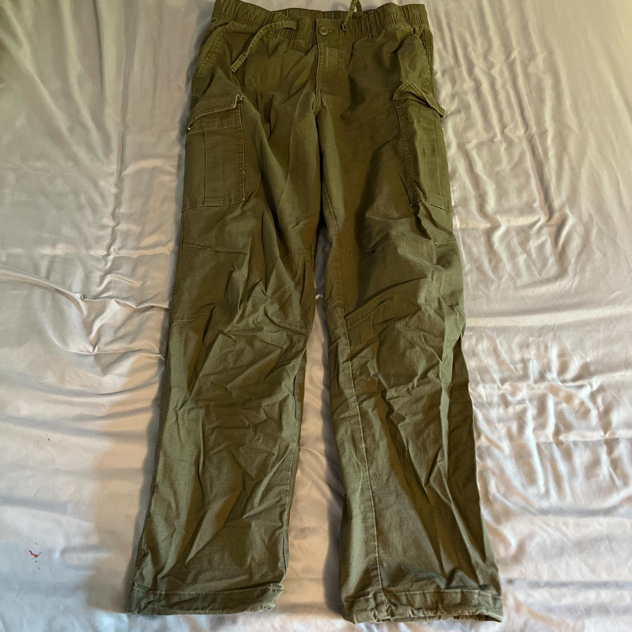 Faded green/forest green cargo pants Size small... - Depop