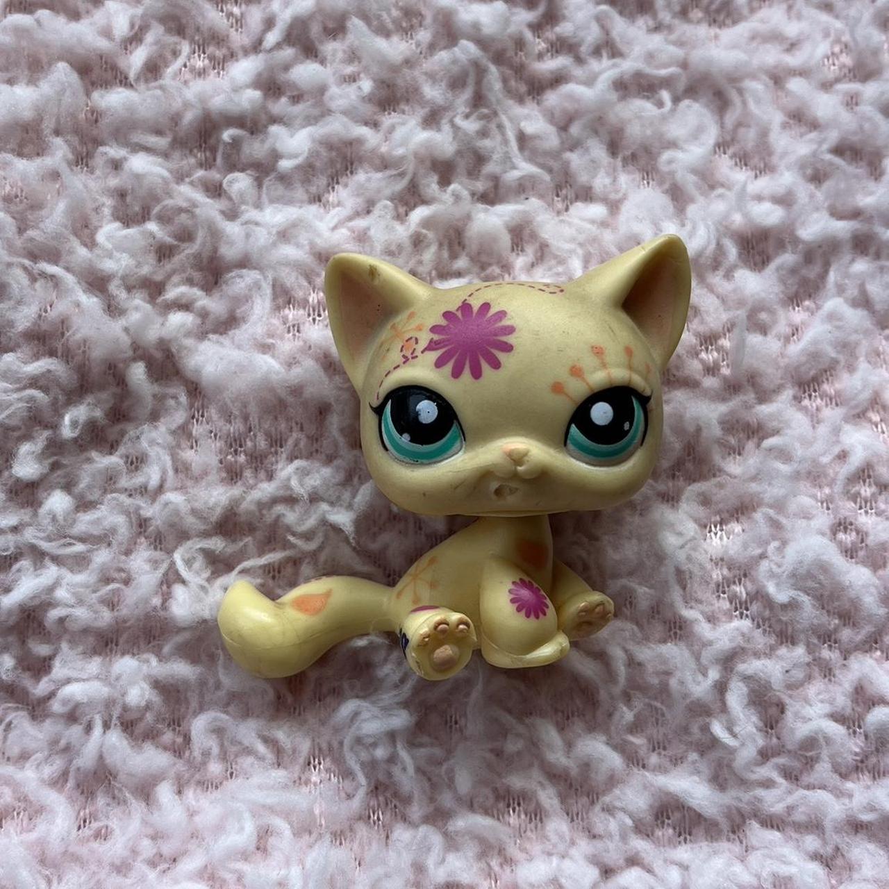 - littlest pet shop #1231 LPS - has two small pieces... | Depop