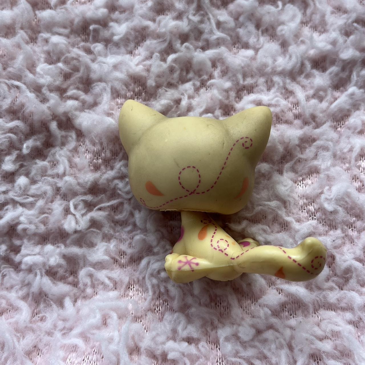 - littlest pet shop #1231 LPS - has two small pieces... | Depop