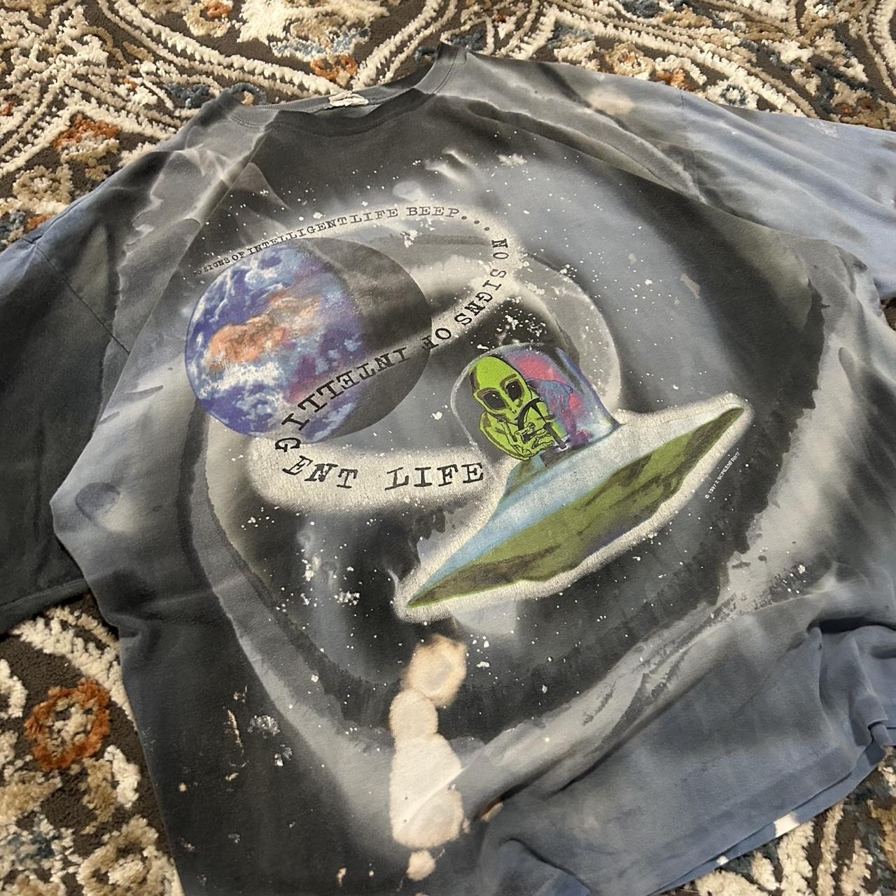 Black and green alien graphic tee #streetwear | Depop