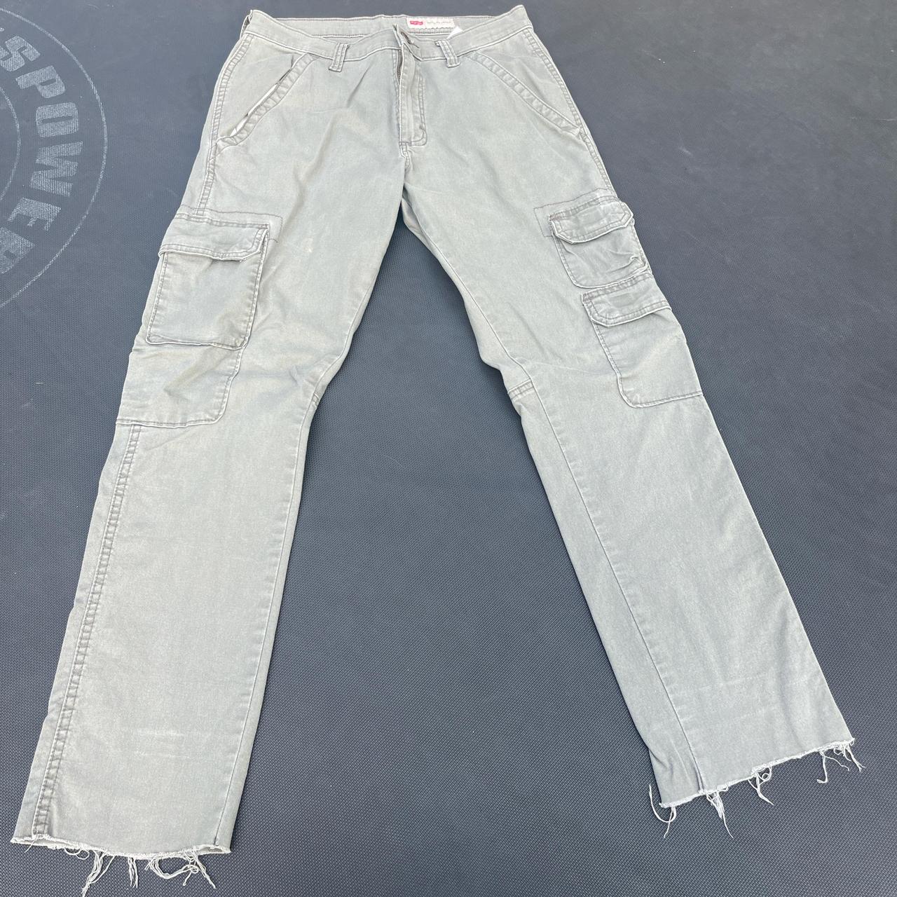 Light green cargo pants - Depop