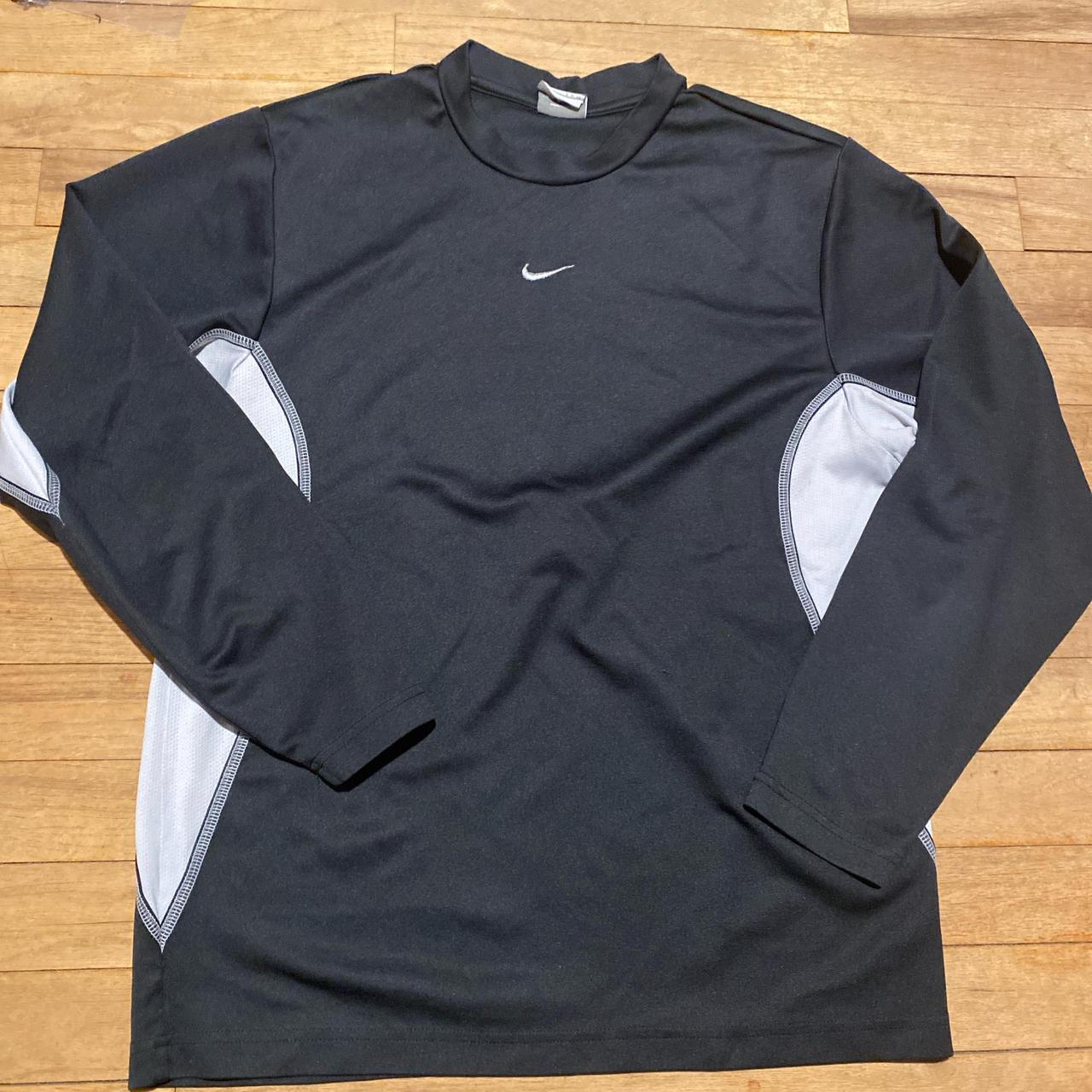 Vintage Nike long sleeve Size S - Depop