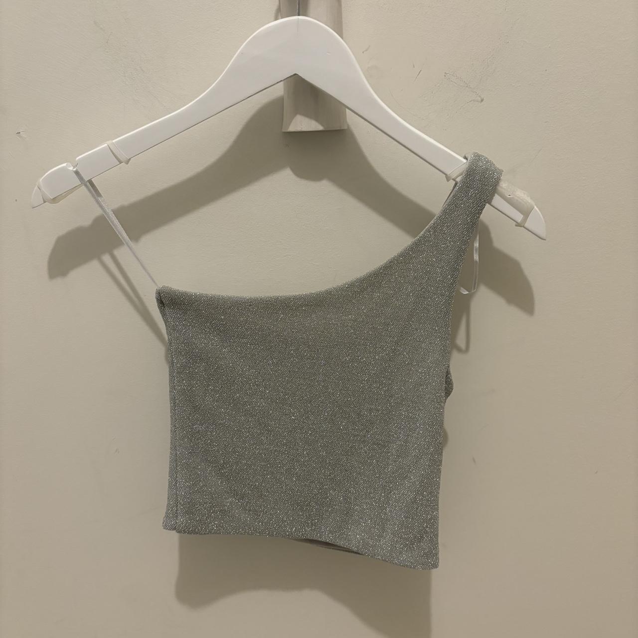Silver subdued top in perfect condition - Depop