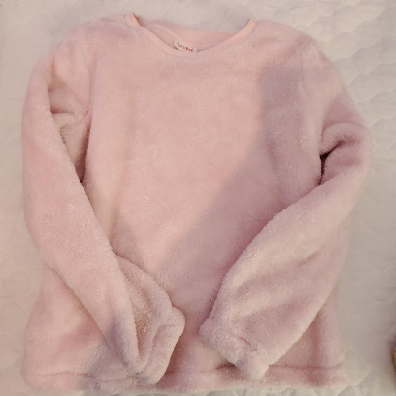 •pink fluffy sweater •barley worn •XL but fits... - Depop