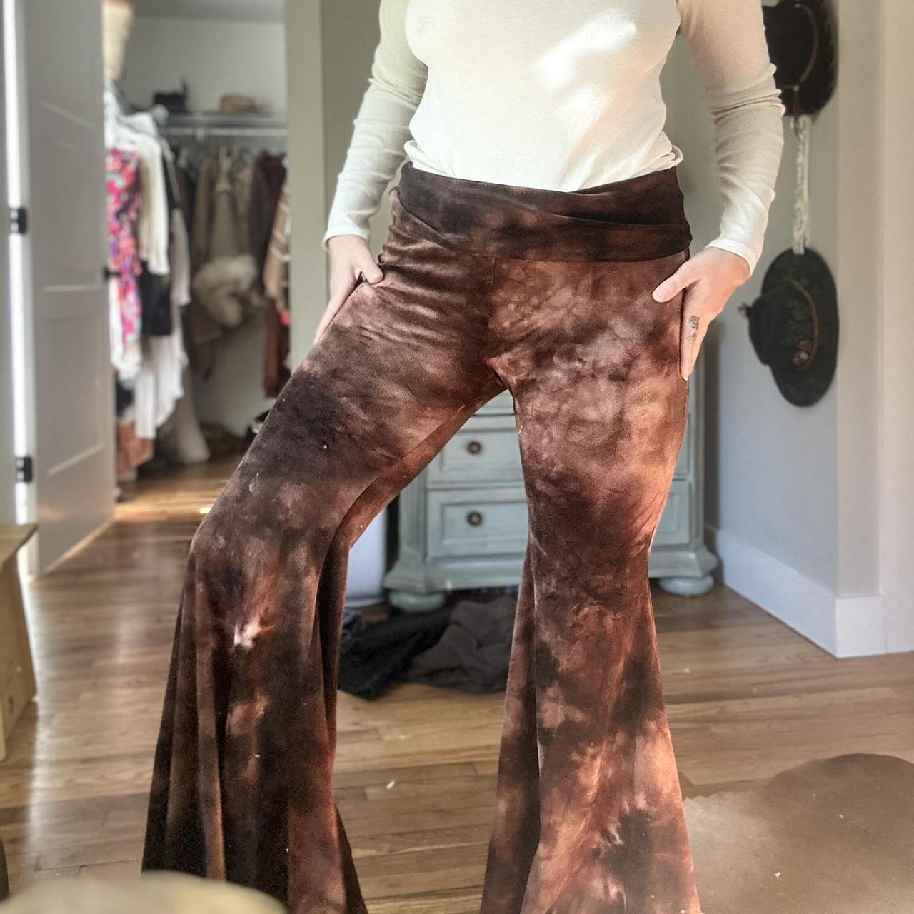 Kantha Bae bell bottoms. Fit like a M/L. I’m a size 6! - Depop