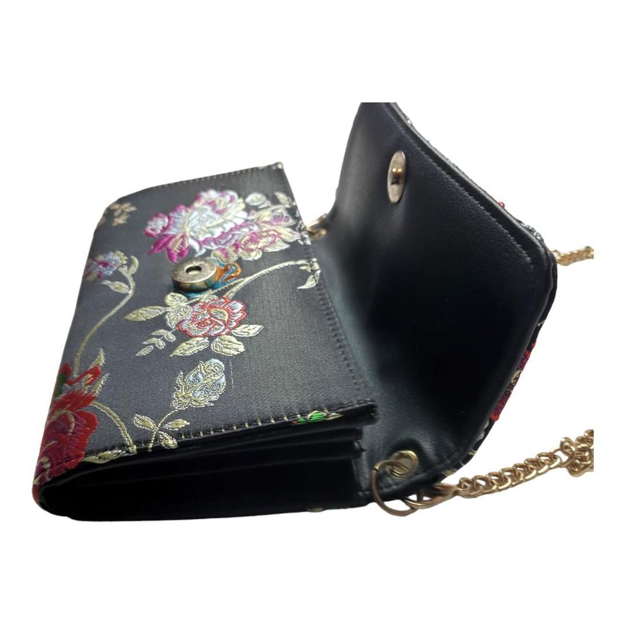 Oriental Crossbody Purse With chain in excellent... - Depop