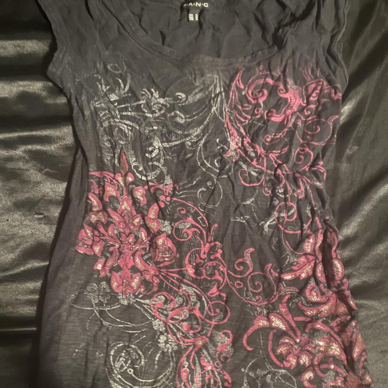 Small y2k mcbling design black t-shirt Kids XL fits... | Depop