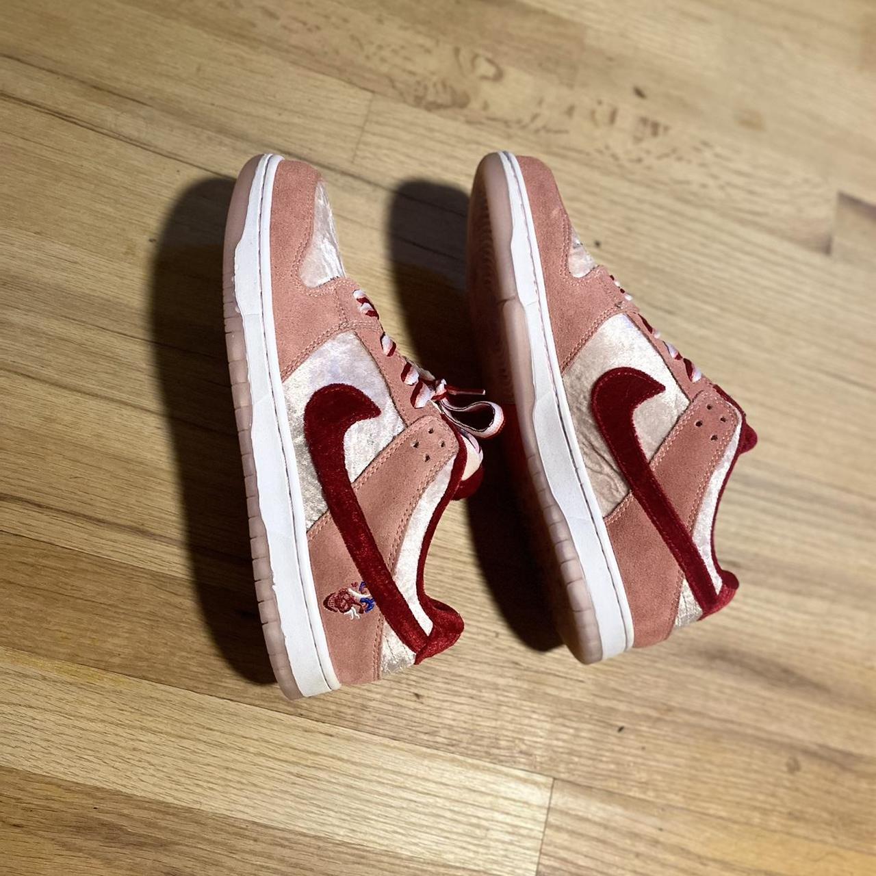 Men’s 10 strange love dunks - Depop